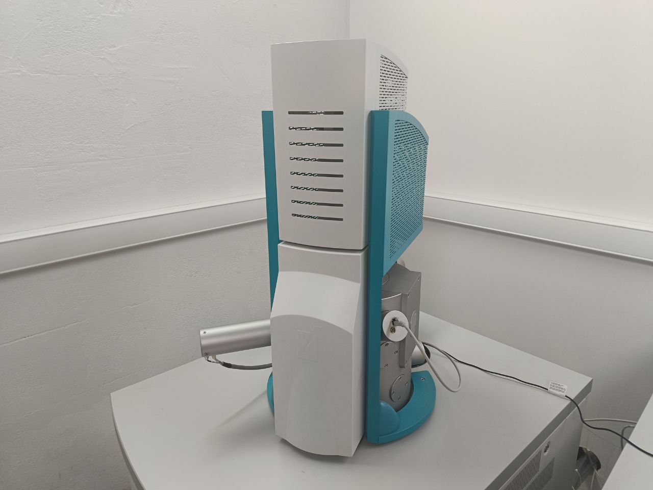 TESCAN VEGA’s 4th generation Scanning Electron Microscope (SEM) | Сколтех