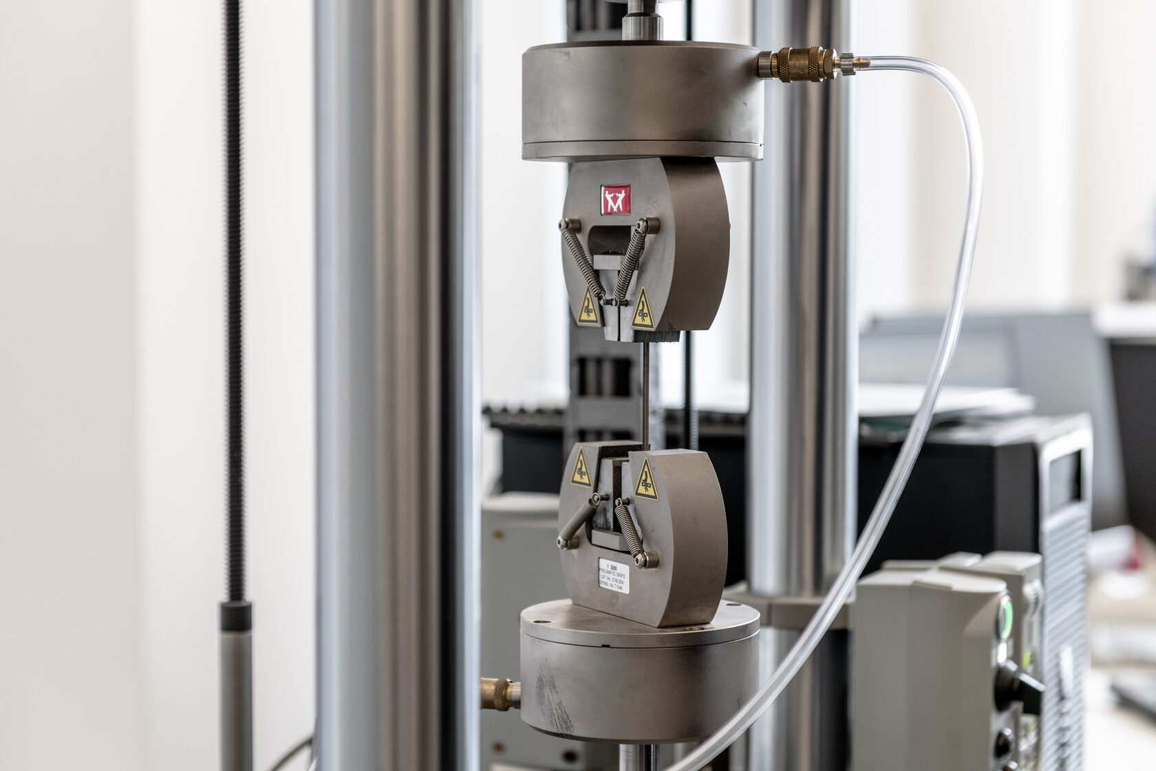 Испытательная машина INSTRON ELECTROPULSE E3000 | Сколтех